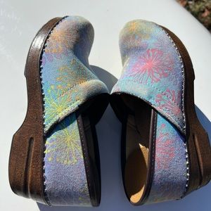 Dansko | Shoes | Dansko Woman Vegan Clogs Blue Floral Fabric Size 38 ...